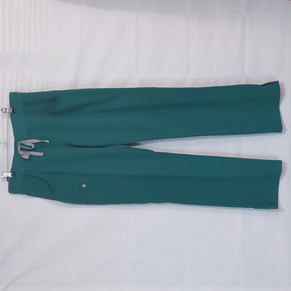 Figs | Pants & Jumpsuits | Figs Kade Cargo Scrub Pants Hunter Green ...